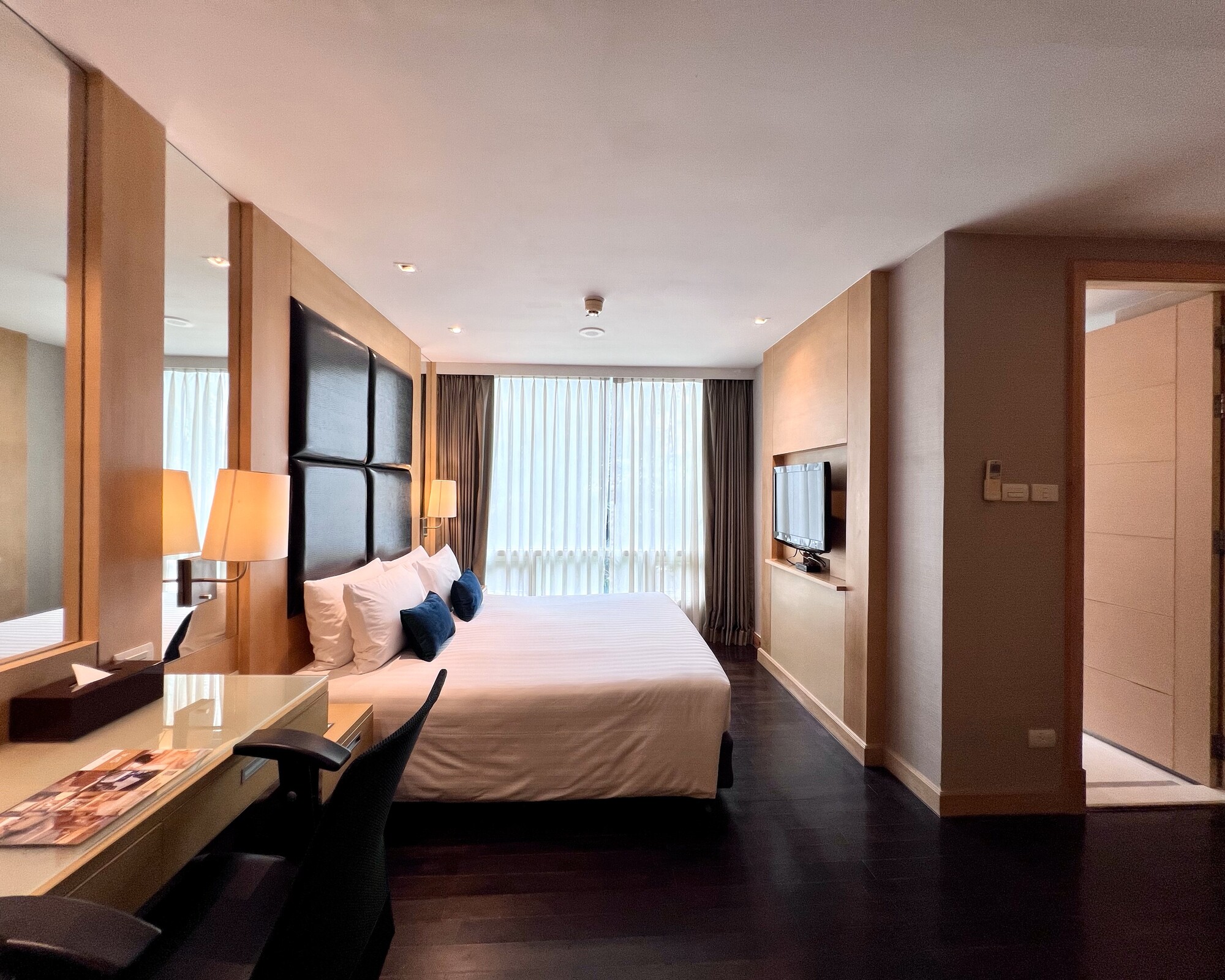 Deluxe One Bedroom Suite City View | Sora Resort & Suites Sukhumvit